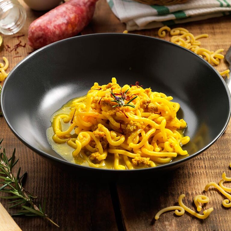 Gramigna con salsiccia e zafferano - Pastificio Cav. Giuseppe Cocco ...